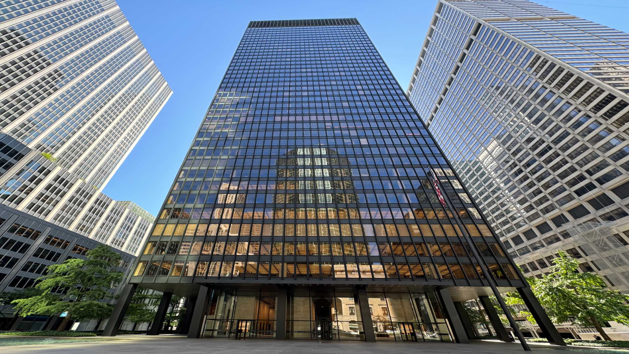 Explore the Iconic Architecture of New York on the Midtown North ...